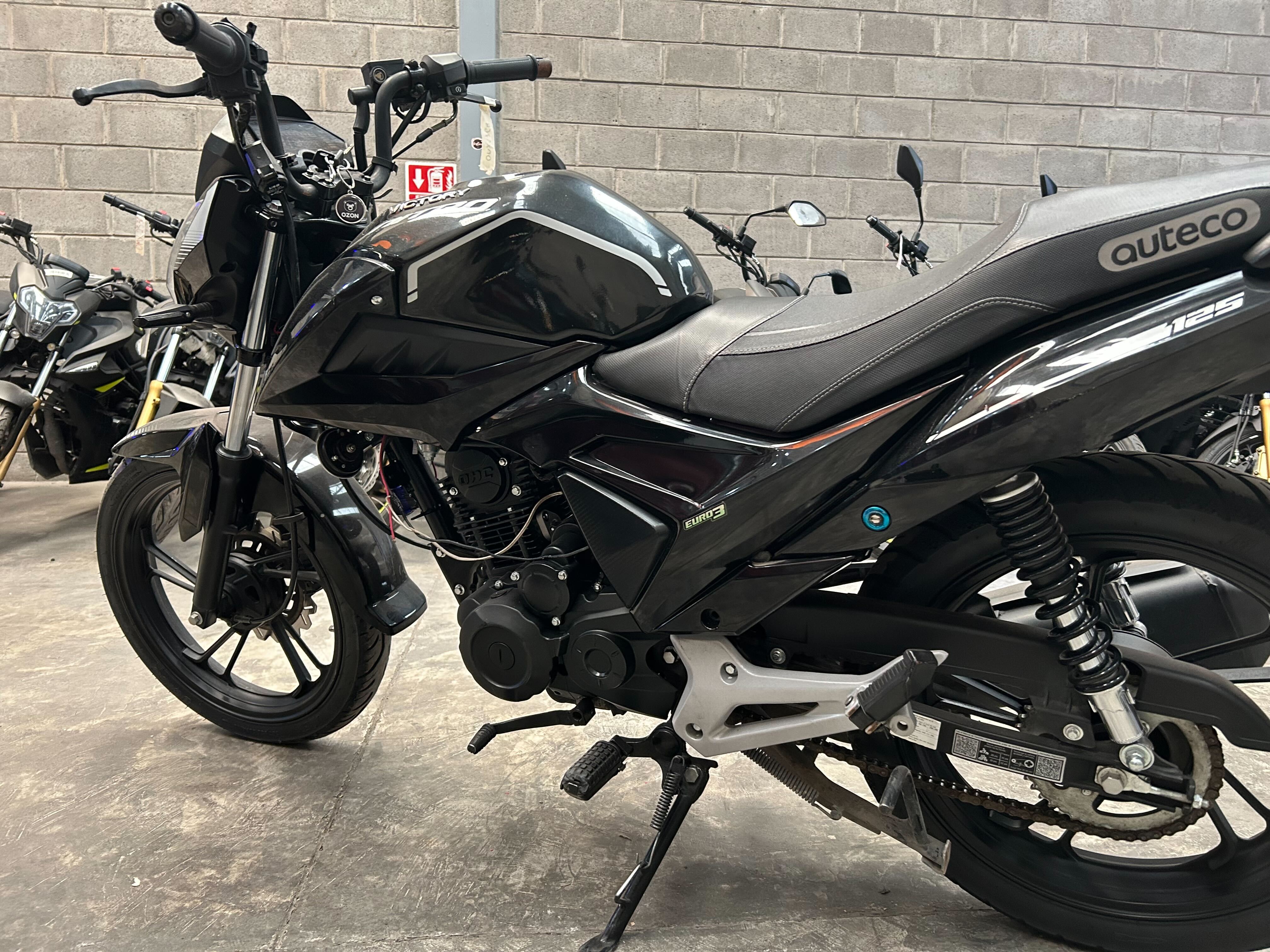 Bodega de remates de motos Ozon